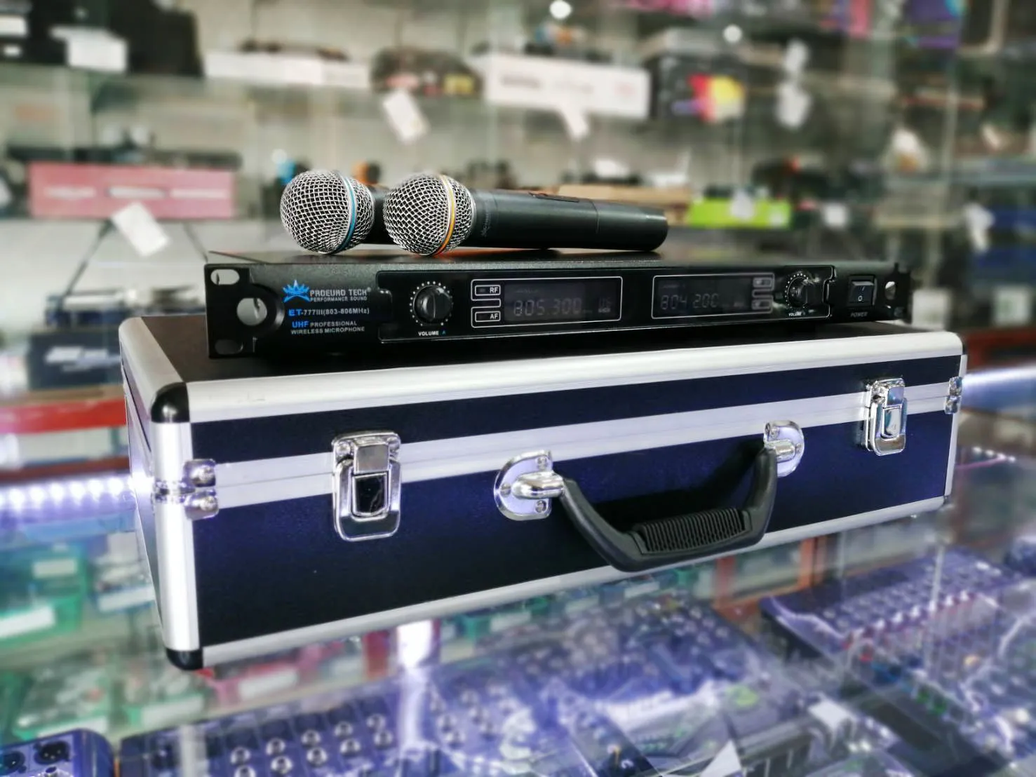 **ความถึ่ใหม่ ** PROEURO TECH ET-777 รุ่นใหม่ ความถี่ 803 - 806 MHz ไมโครโฟนไร้สาย ET-777III UHF ...