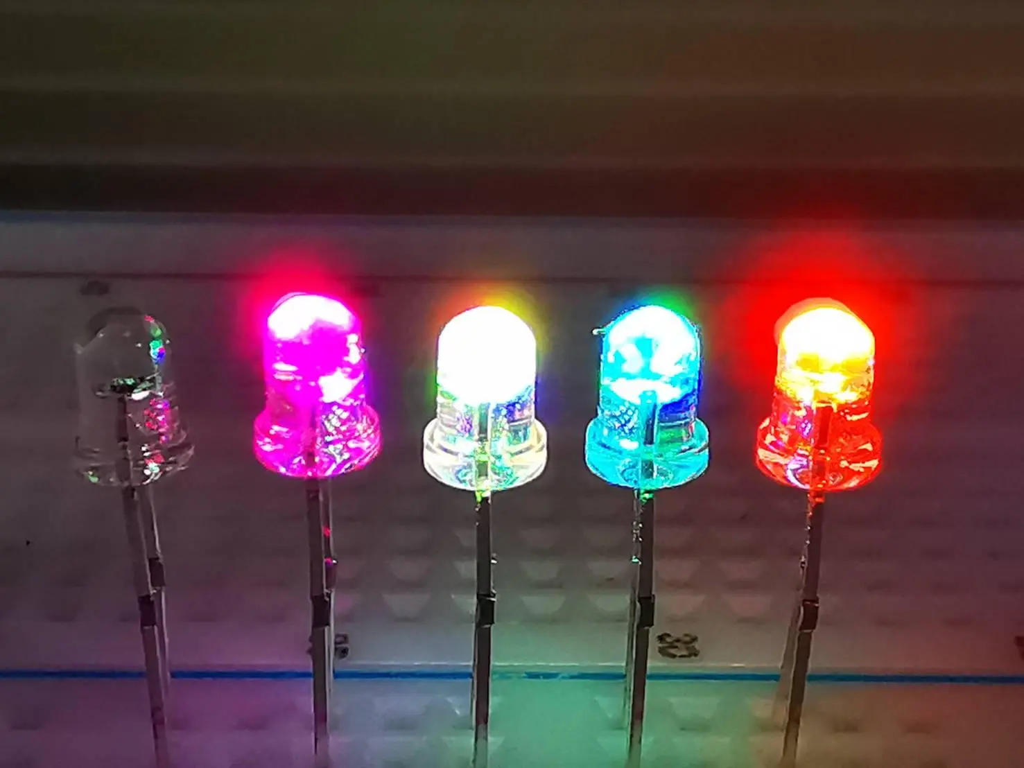 100 หลอด/Pack LED กระพริบเร็ว สีสายรุ้ง 7สี ขนาด 3 มม.ไฟDC 3Volt LED ...
