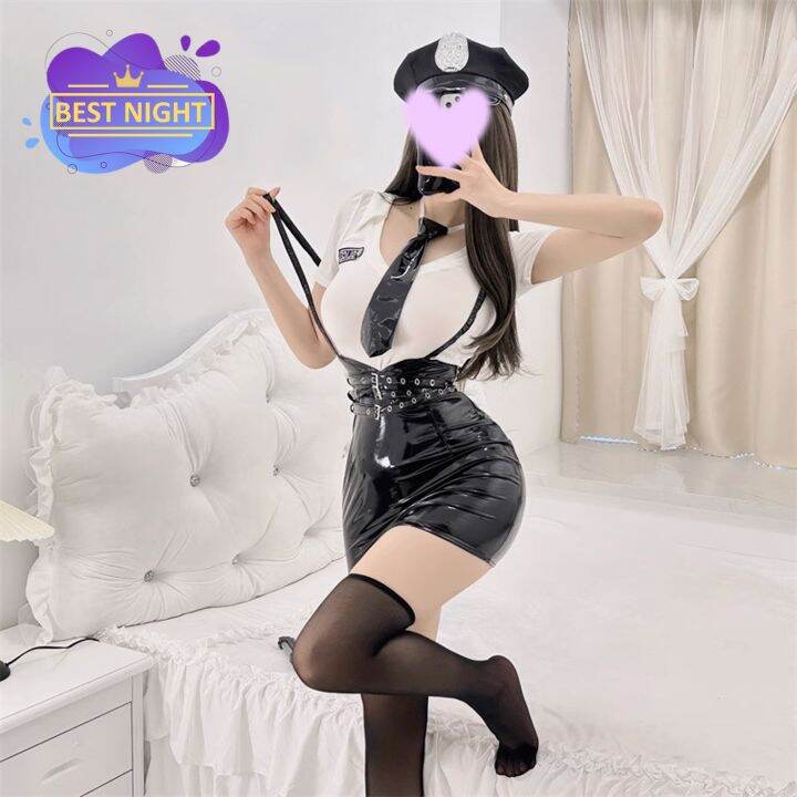 ชุดนอนไม่ได้นอน ชุดตำรวจ เสื้อด้านในสีขาวมีตราสัญลักษณ์ กระโปรงหนังเอี๊ยมเข้ารูป มีเทคไทเข้าเซ็ต ...