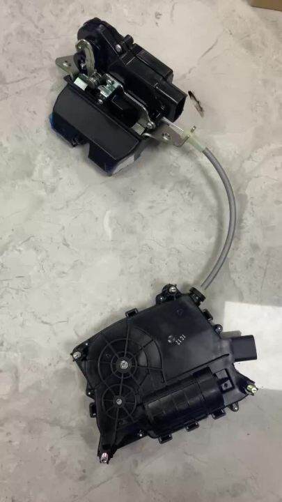 81230B8100ของแท้ด้านหลัง Tail Gate Lock Latch สำหรับ Hyundai Santa Fe ...