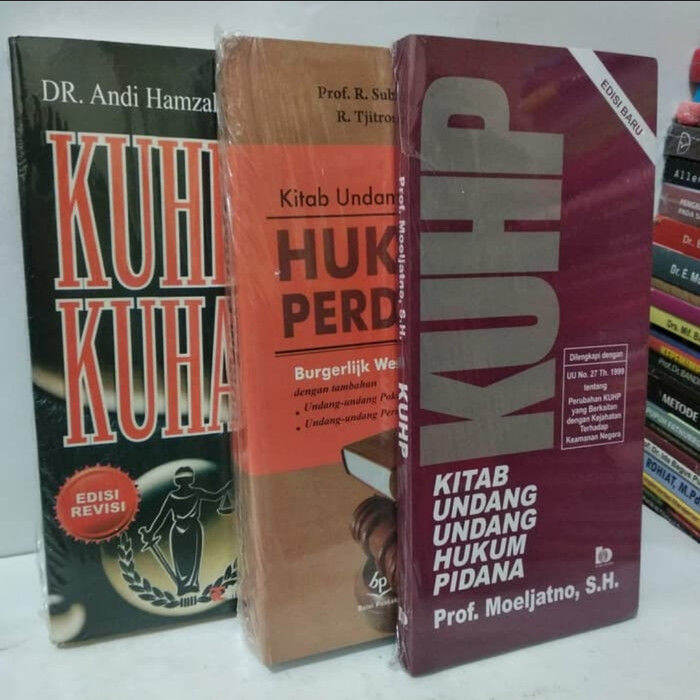 BUKU PAKET UNDANG UNDANG KUHP&KUHAP , BW PERDATA DAN KUHP MOELJATNO ...