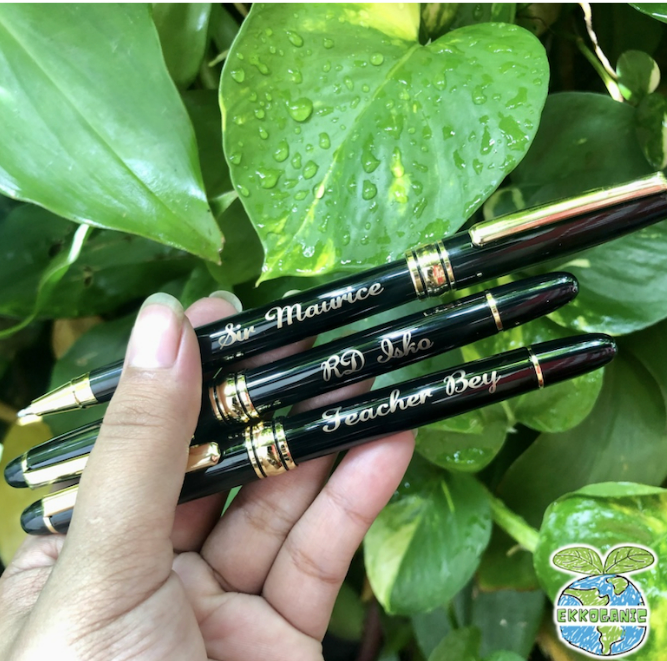 𝗣𝗲𝗿𝘀𝗼𝗻𝗮𝗹𝗶𝘇𝗲𝗱 𝗠𝗲𝘁𝗮𝗹 𝗦𝗶𝗴𝗻 𝗣𝗲𝗻 𝘄/ 𝗳𝗿𝗲𝗲 𝗲𝗻𝗴𝗿𝗮𝘃𝗲 | Lazada PH