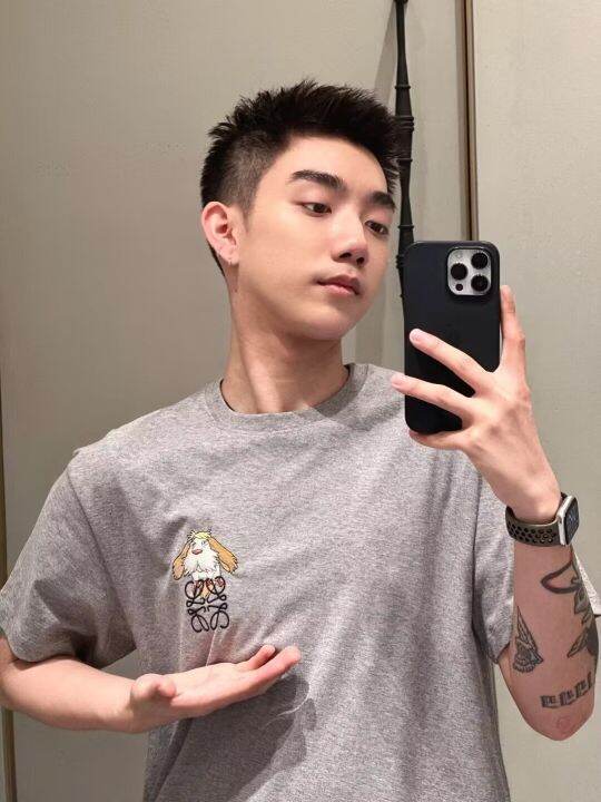 LOEWE Luo Wei แท้2023หมายความว่าโลโก้ยอดนิยมใหม่แขนสั้นมือถือปราสาทลูก ...