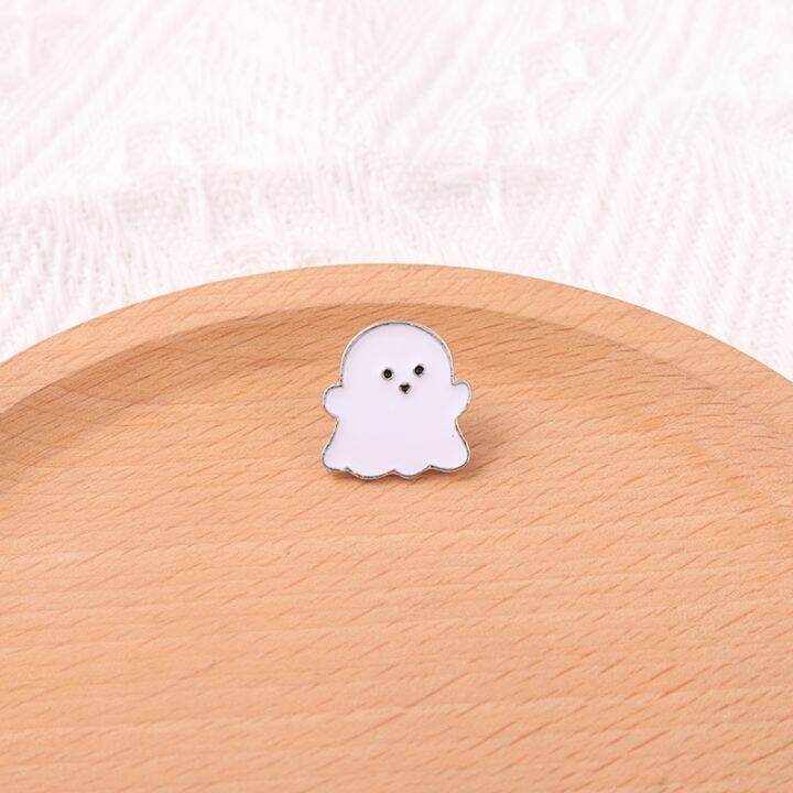 ฮาโลวีนน่ารักผีโลหะเคลือบ Pins ตลกผีสีขาวเข็มกลัดกระเป๋าเป้สะพายหลัง