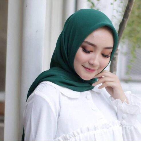 Bella Square Hijau Botol/Jilbab Bella Square Warna Green Bottle /Kerudung segiempat | Lazada ...