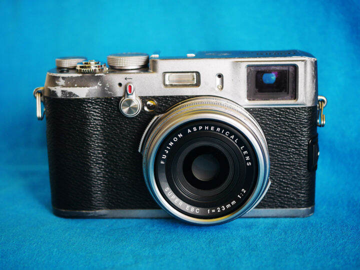 Fuji Fujifilm X100 Digital Camera in Box, World's first Hybrid ...