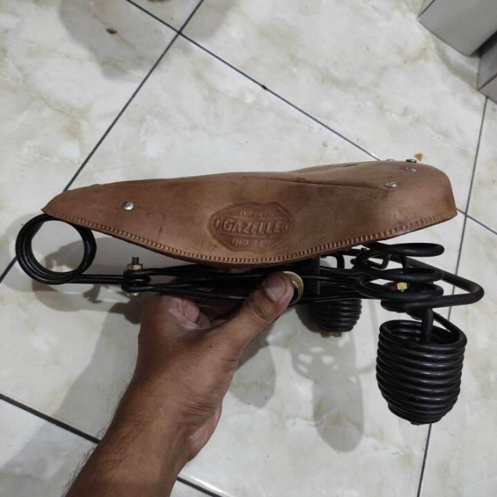 SADEL KULIT GAZELLE GELUNG PER JOK SEPEDA KEBO ONTHEL ONTA KLASIK JADUL WARNA COKLAT VINTAGE ...