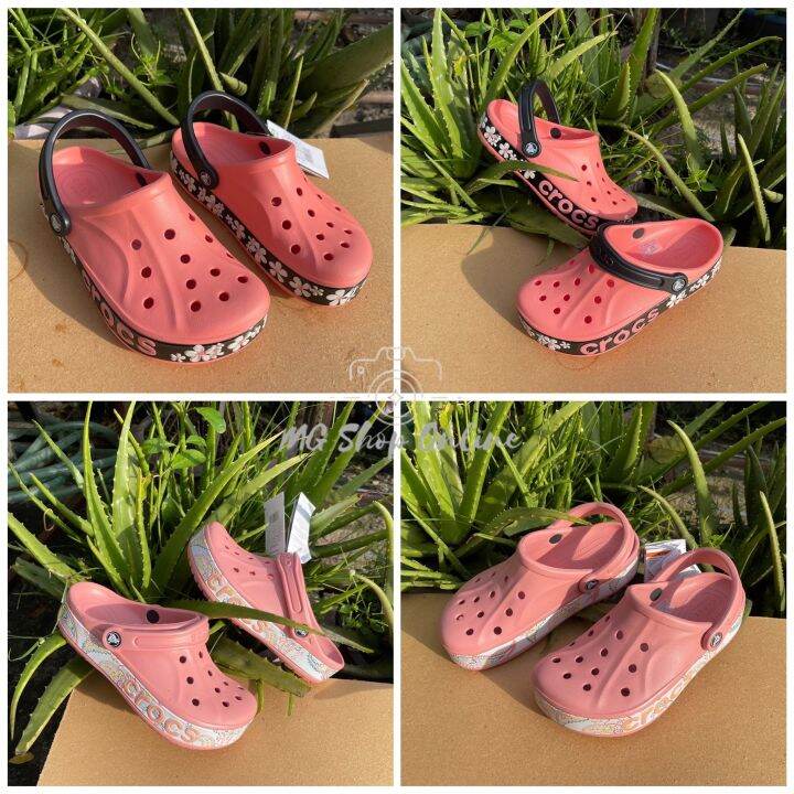 รองเท้าลำลองผู้ใหญ่ Crocs Bayaband Bandana Print Clog | Lazada.co.th