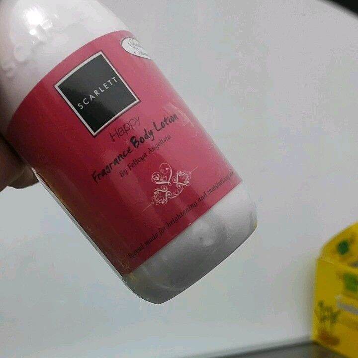 Scarlett Whitening Body Lotion HAPPY series 300ml by Felicya Angelista ...