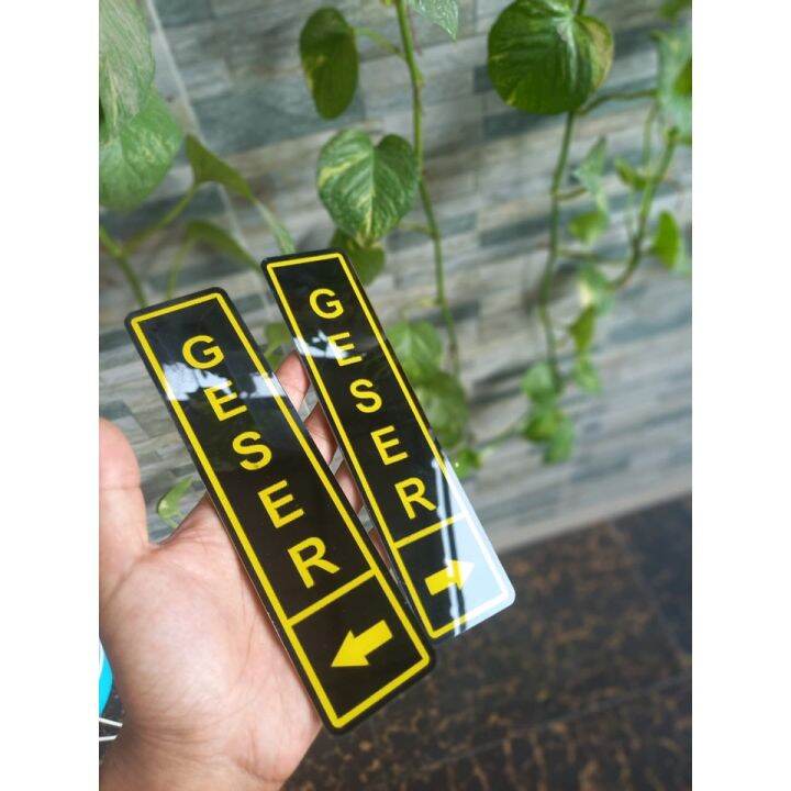 Plat acrylic tulisan geser kanan atau geser kiri, sign label akrilik ...