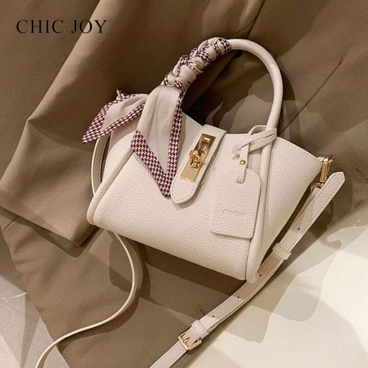 Cjoy กระเป๋าถือ เก๋จอยใหม่กระเป๋าถือความรู้สึกสูงพร็อพกระเป๋าสะพาย สะพายข้าง Th