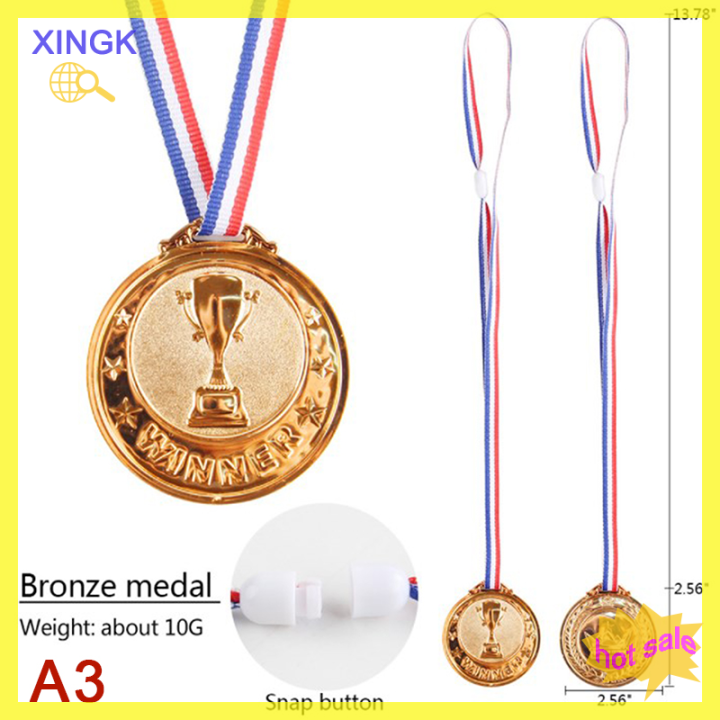 XINGK พลาสติกสีทองสำหรับผู้ชนะรางวัลกระเป๋ากีฬาปาร์ตี้วันรางวัลของเล่น ...