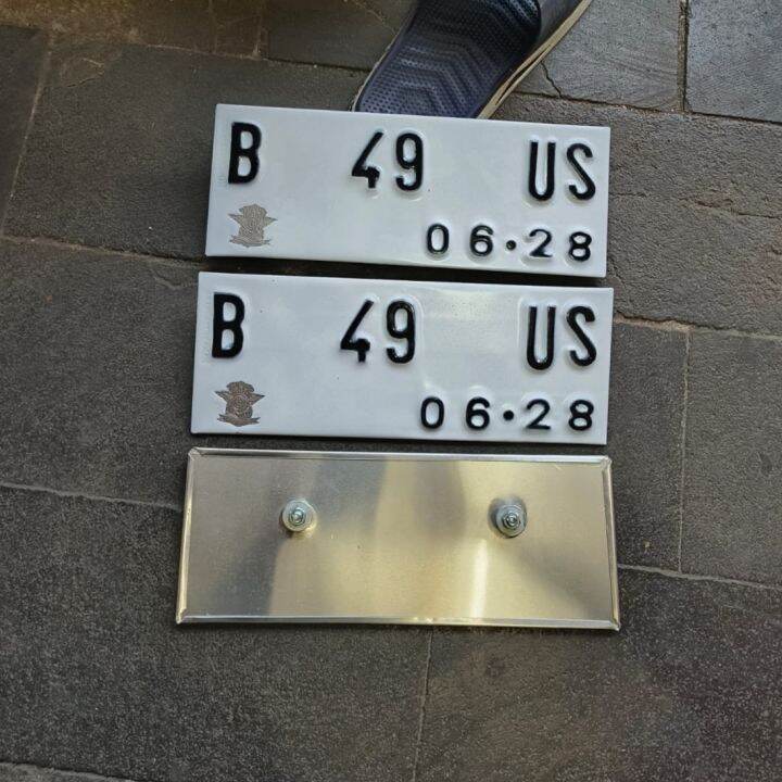 Custom PLAT NOMOR MOTOR putih baut tanam lengkap logo proses 1 hari ...