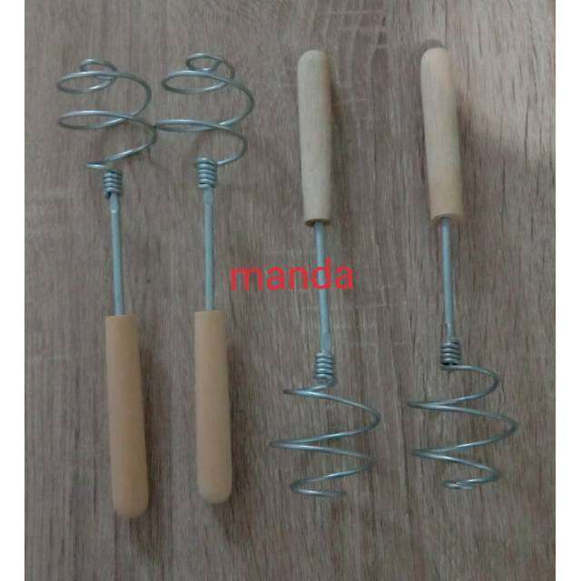 Kocokan telur manual mini alat aduk adonan manual whisk kayu | Lazada ...