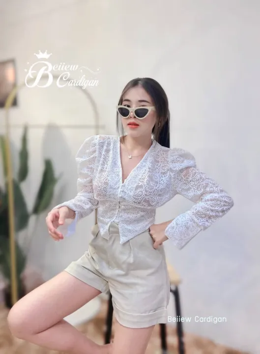 BW.warisara🦄งานลูกไม้ลายทอสวยๆ แต่งทรงใหล่ยกแขนตุ๊กตา แขนยาว ทรงคอวีกระดุมหน้า ขอบเอวแต่งชายจั๊ม ...