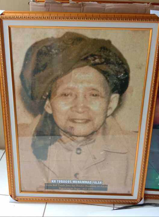 Bingkai Foto Kaca KH. TUBAGUS MUHAMMAD FALAK 50x70 | Lazada Indonesia
