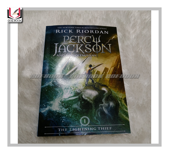 The Lightning Thief : Percy Jackson by Rick Riordan (English Version ...
