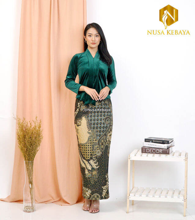 Baju Kebaya Bludru Set Rok Span Batik Model Kebaya Kutubaru Floy ...
