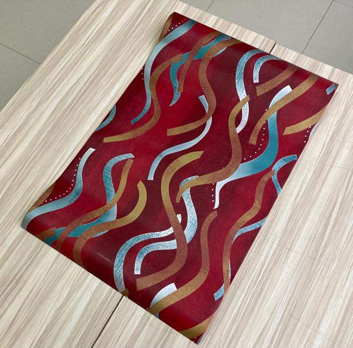 Wallpaper Vinyl Gelombang Merah Maroon Gradasi Minimalis Bertekstur ...