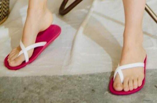 MOO CHUU รองเท้าหนีบโป้งยางพารา (สีชมพูขาว) | Lazada.co.th