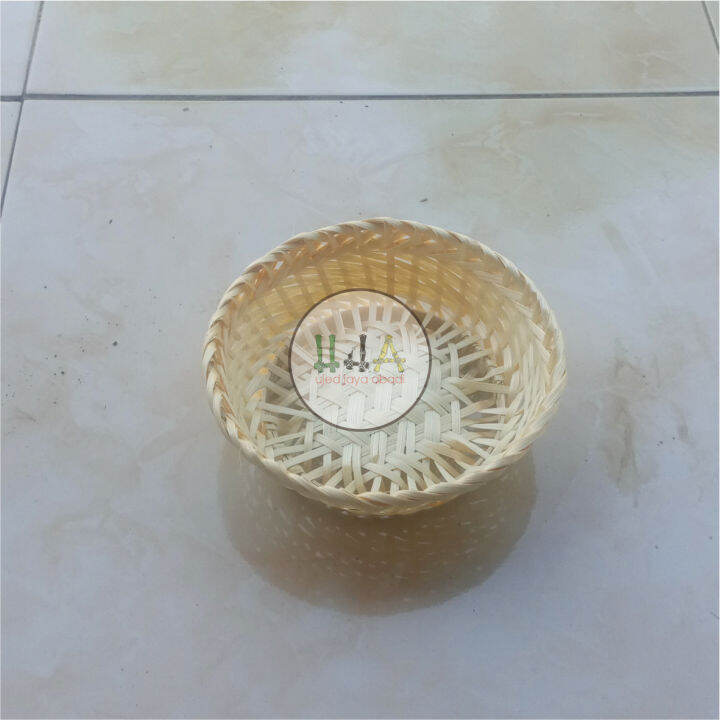 Keranjang Tempat Snack dari Anyaman Bambu Bulat Diameter 15 cm | Lazada ...