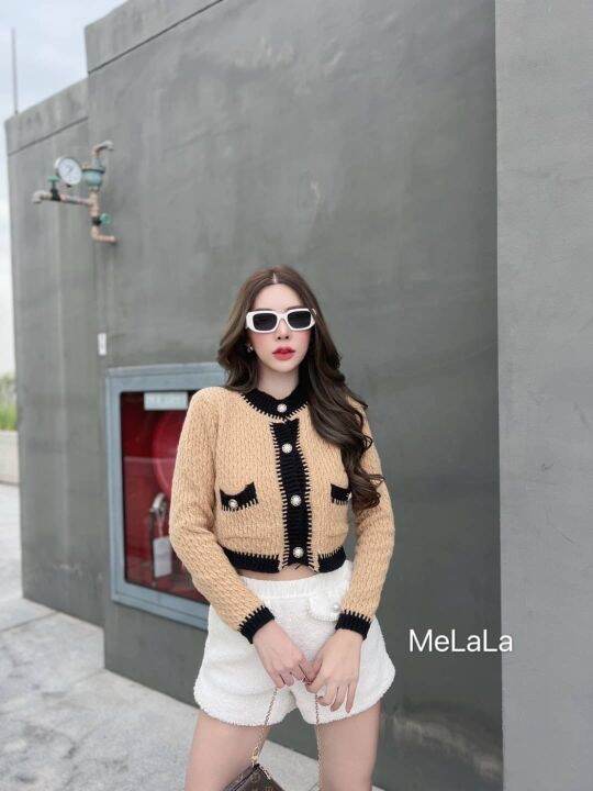 BW.warisara🦄เสื้อคลุมงานเสื้อครอปเนื้อนุ่มใส่สบายมาก กระดุมมุก ผ่าหน้า แต่งกระเป๋าเก๋ๆๆ ลุคคุณ ...