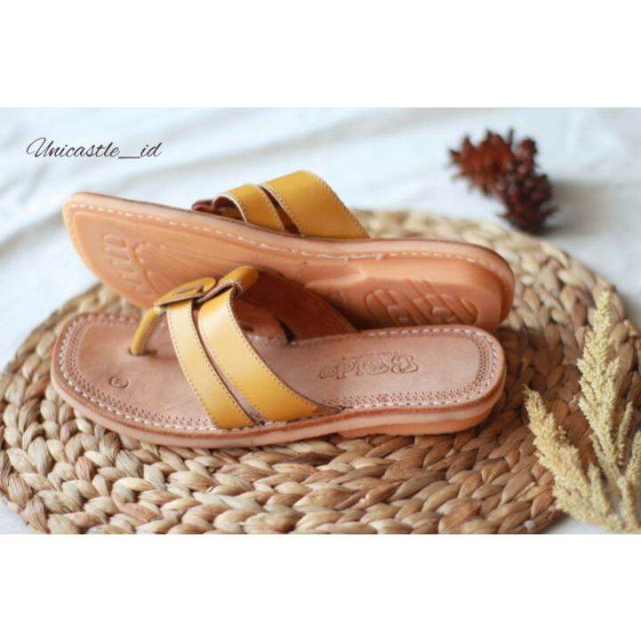 Sandal Mojang Model Anyam | Sendal kulit asli | aesthetic leather ...