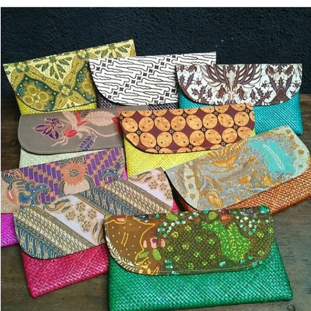 dompet anyaman pandan dengan kombinasi batik (decor jogja) | Lazada ...