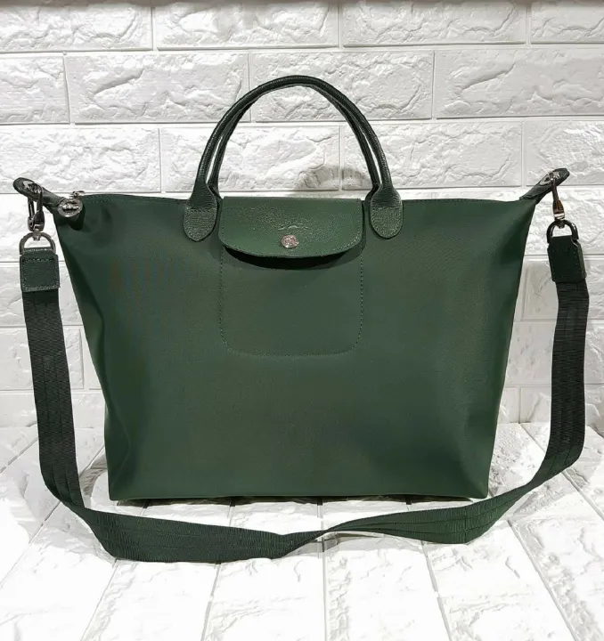 L.O.N.G.C.H.A.M.P Medium Neo Moss Green Zip and Snap Closure Handbag ...