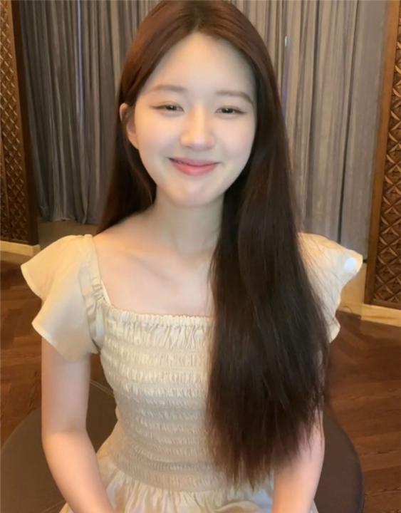 Zhao Lusi's French square-necked dress with the same style, female ...