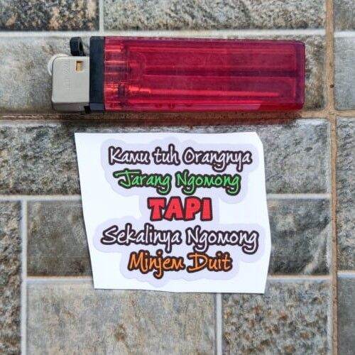 Stiker Kata Kamu Jarang Omong Pinjam Humor Lucu Viral Plesetan Meme ...