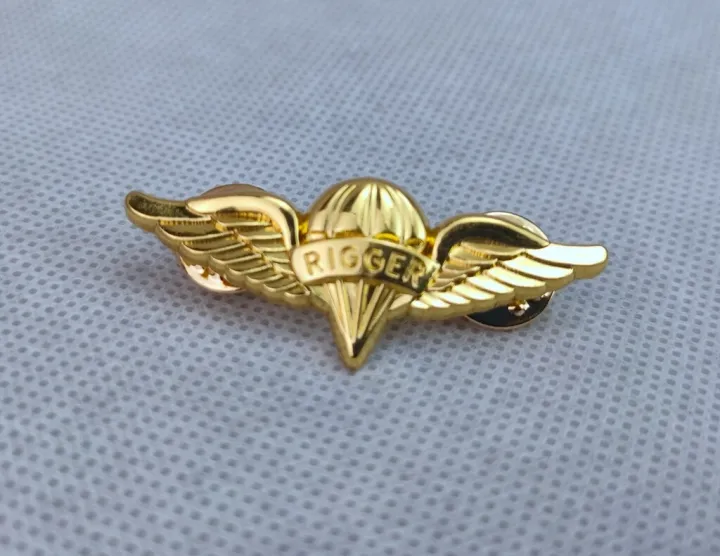 tomwang2012.US ARMY PARACHUTE RIGGER Wings BADGE INSIGNIA PIN golden ...