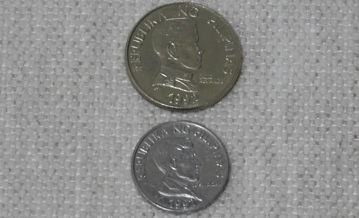 2-Coin Set of 1992 Limang (5) Piso Coin with E. Aguinaldo Profile and ...