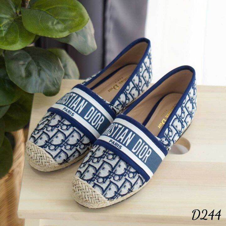 D244 รองเท้าคัทชูส้นแบน งานผลิตจากผ้าแคนวาส | Lazada.co.th