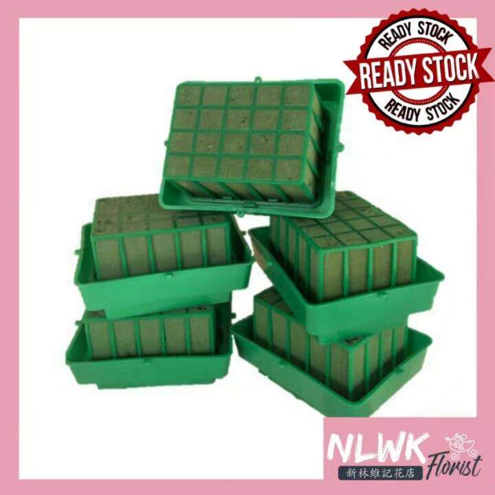 Floral sponge for fresh flowers with square container/ Span bunga hidup ...